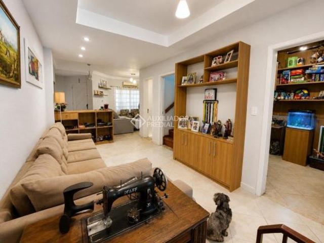 Casa com 3 quartos, duas vagas e Energia Solar no Guarujá