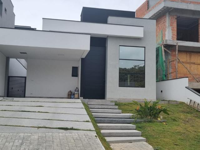 Casa com 3 quartos e 4 banheiros