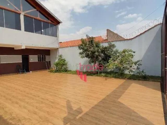 Casa com 3 Quartos e 4 banheiros à Venda, 260 m² por R$ 480.000