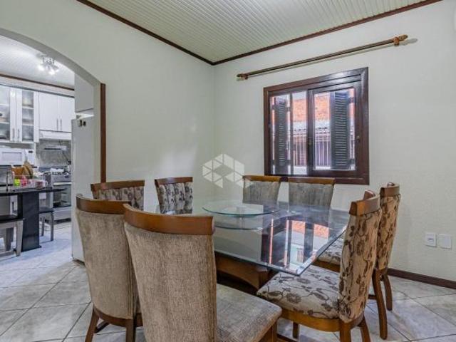 Casa com 3 Quartos e 4 banheiros à Venda, 213 m² por R$ 880.000,00