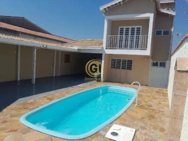Casa com 3 Quartos e 4 banheiros à Venda, 216 m² por R$ 420.000