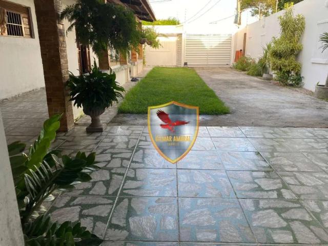Casa com 3 Quartos e 4 banheiros à Venda, 220 m² por R$ 230.000