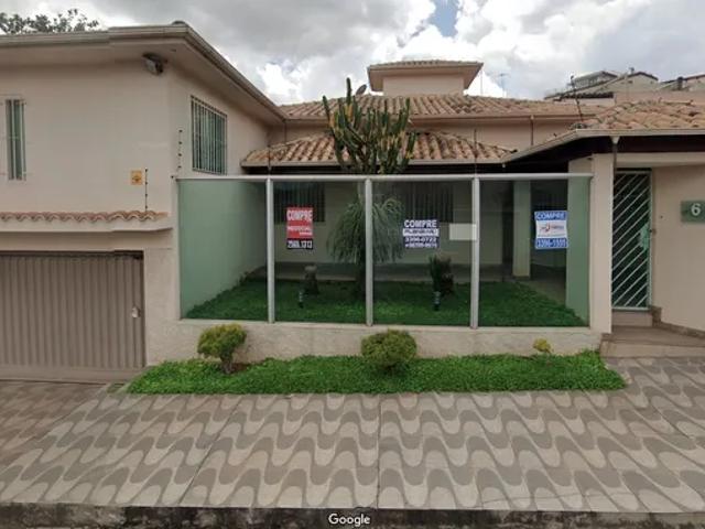 Casa com 3 Quartos e 4 banheiros à Venda, 234 m² por R$ 1.200.000