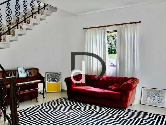 Casa com 3 Quartos e 4 banheiros à Venda, 350 m² por R$ 1.500.000