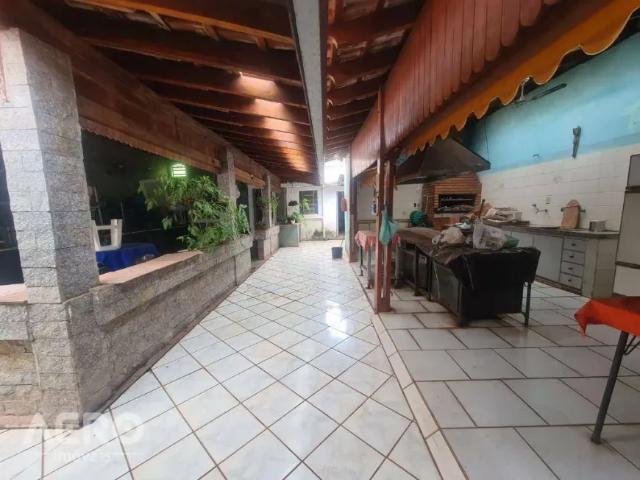 Casa com 3 Quartos e 4 banheiros à Venda, 354 m² por R$ 530.000
