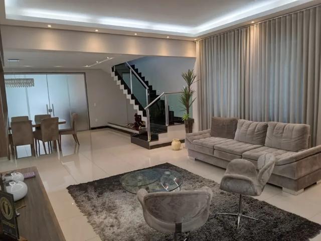 Casa com 3 Quartos e 4 banheiros à Venda, 394 m² por R$ 1.250.000
