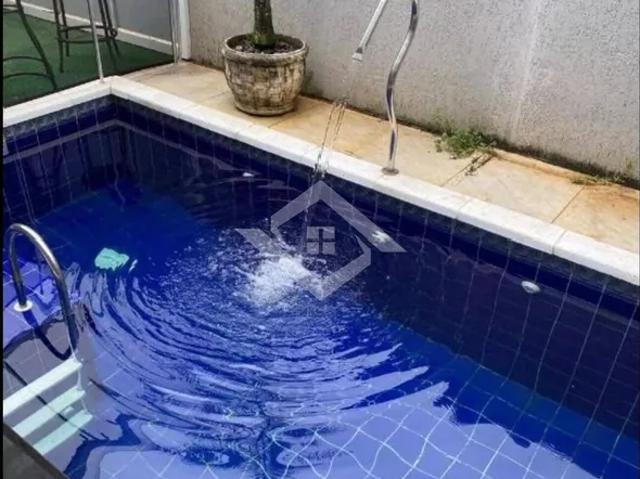Casa com 3 Quartos e 4 banheiros à Venda, 300 m² por R$ 490.000