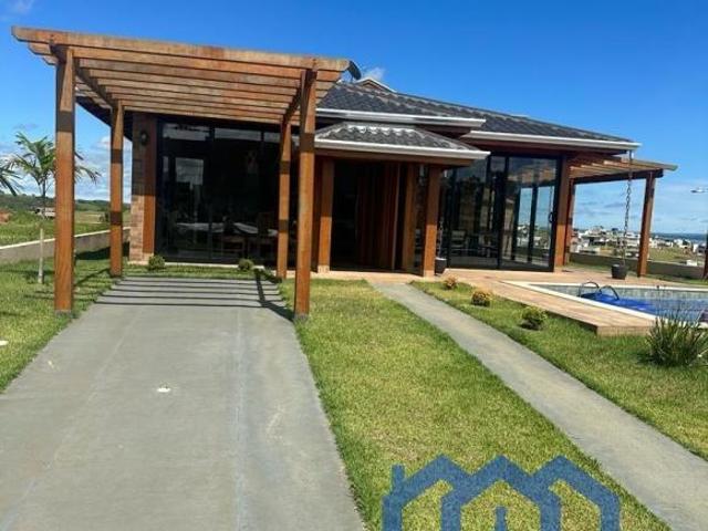 Casa com 3 Quartos e 4 banheiros à Venda, 888 m² por R$ 1.700.000 Cód. ch1541