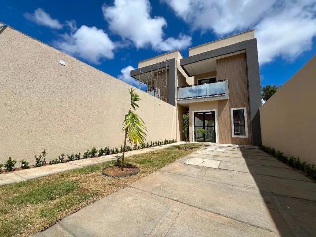 Casa com 3 Quartos e 4 banheiros à Venda, 94 m² por R$ 389.900