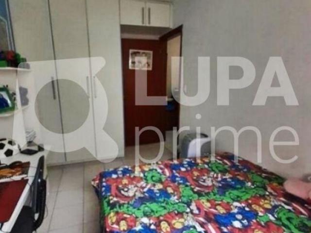 CASA COM 3 QUARTOS E 4 VAGAS DE GARAGEM À VENDA EM BORTOLÂNDIA