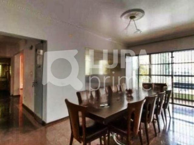 CASA COM 3 QUARTOS E 4 VAGAS DE GARAGEM À VENDA NA VILA MARIA
