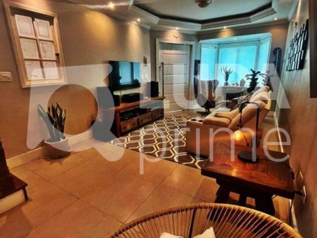 CASA COM 3 QUARTOS E 4 VAGAS DE GARAGEM À VENDA NA VILA NOVA MAZZEI