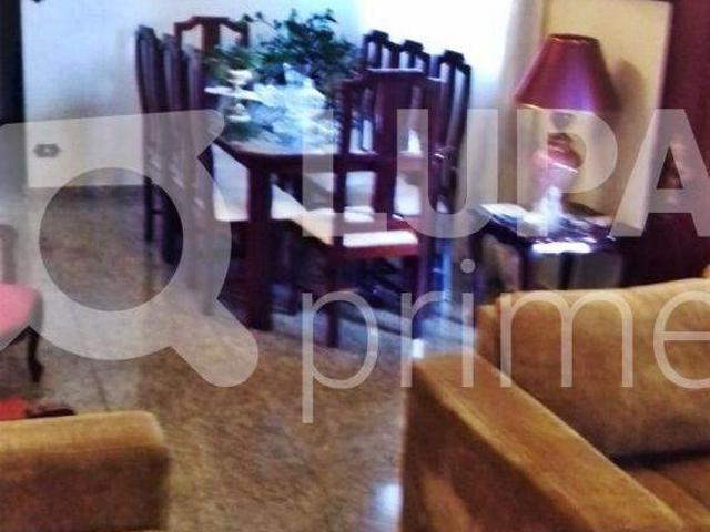 CASA COM 3 QUARTOS E 4 VAGAS DE GARAGEM À VENDA NA VILA NOVA MAZZEI