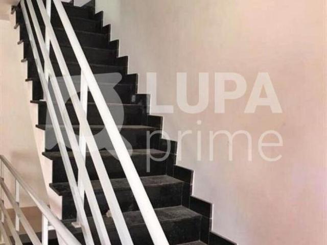 CASA COM 3 QUARTOS E 4 VAGAS DE GARAGEM À VENDA NA VILA FORMOSA