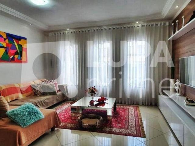 CASA COM 3 QUARTOS E 4 VAGAS DE GARAGEM À VENDA NA VILA GUSTAVO