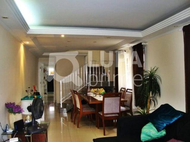 CASA COM 3 QUARTOS E 4 VAGAS DE GARAGEM À VENDA NA VILA ISOLINA MAZZEI