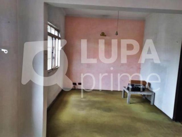 CASA COM 3 QUARTOS E 4 VAGAS DE GARAGEM À VENDA NA VILA ISOLINA MAZZEI