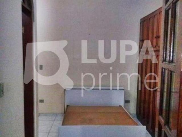 CASA COM 3 QUARTOS E 4 VAGAS DE GARAGEM Á VENDA NO CARRÃO