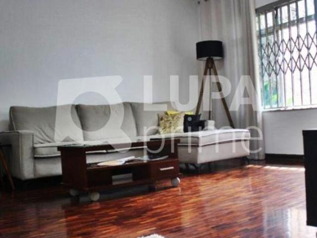 CASA COM 3 QUARTOS E 4 VAGAS DE GARAGEM À VENDA NO JARDIM SÃO PAULO