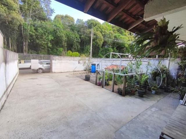 Casa com 3 Quartos e 4 Vagas em Campo Largo – Exce