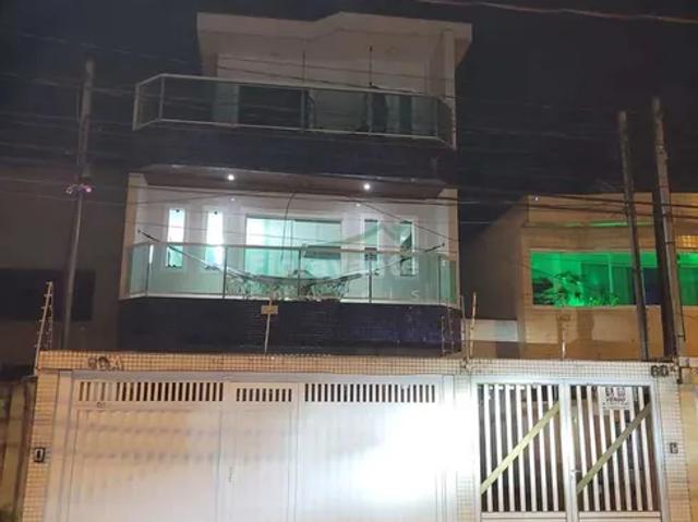 Casa com 3 Quartos e 5 banheiros à Venda, 160 m² por R$ 940.000