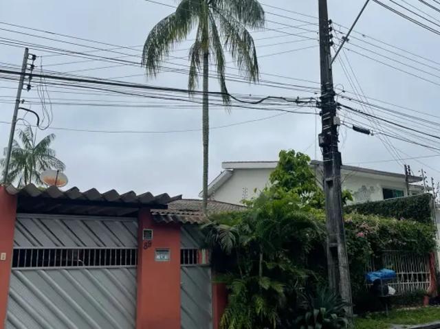 Casa com 3 Quartos e 5 banheiros à Venda, 169 m² por R$ 480.000