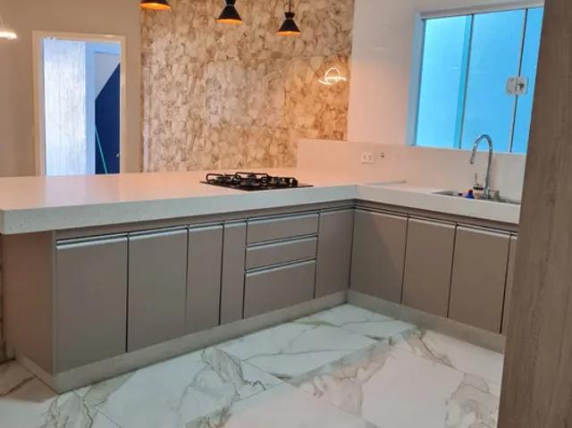 Casa com 3 Quartos e 5 banheiros à Venda, 170 m² por R$ 520.000