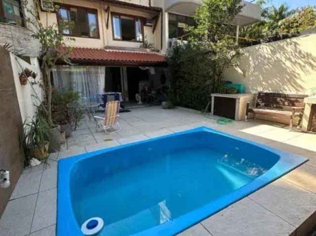 Casa com 3 Quartos e 5 banheiros à Venda, 179 m² por R$ 2.096.000