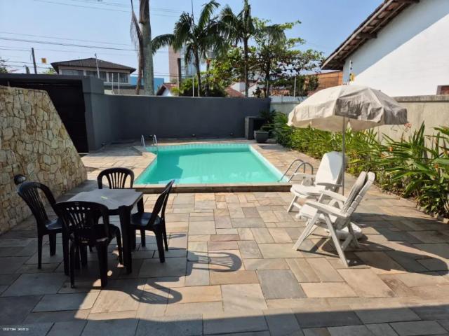 Casa com 3 Quartos e 5 banheiros à Venda, 286 m² por R$ 1.100.000