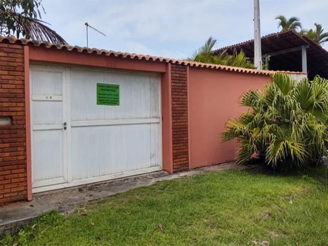 Casa com 3 Quartos e 5 banheiros à Venda, 200 m² por R$ 298.000