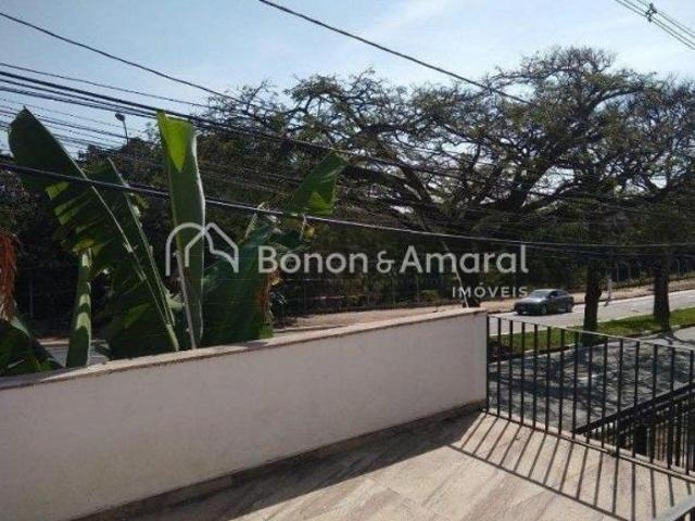 Casa com 3 Quartos e 5 banheiros à Venda, 230 m² por R$ 950.000
