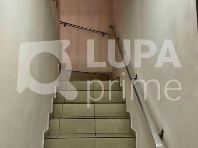 CASA COM 3 QUARTOS E 5 VAGAS DE GARAGEM À VENDA NA VILA SABRINA