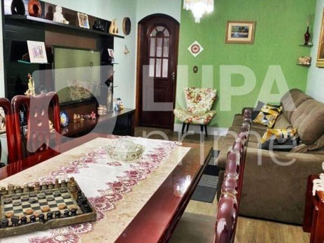 CASA COM 3 QUARTOS E 5 VAGAS DE GARAGEM À VENDA NA PENHA