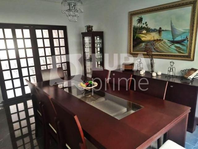 CASA COM 3 QUARTOS E 5 VAGAS DE GARAGEM À VENDA NO PARQUE NOVO MUNDO