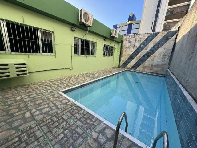 Casa com 3 Quartos e 6 banheiros à Venda, 215 m² por R$ 1.200.000