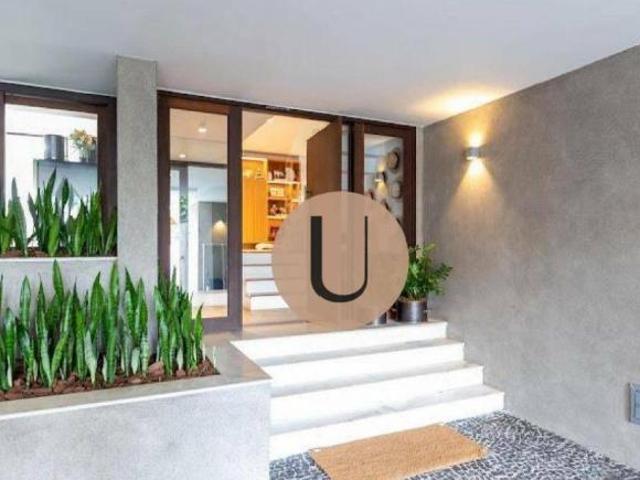 Casa com 3 Quartos e 6 banheiros à Venda, 608 m² por R$ 10.000.000