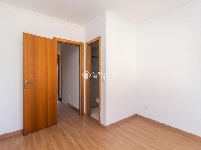 Casa com 3 quartos e 75m² para alugar em Hípica, Porto Alegre