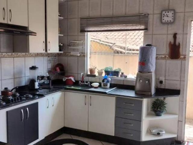Casa com 3 quartos e 80 m² à venda em Contagem