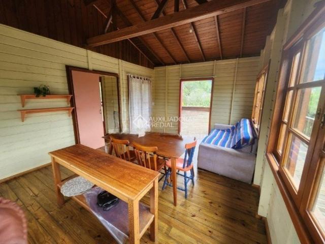 Casa com 3 quartos e 80m² para alugar em Pântano do Sul, Florianópolis