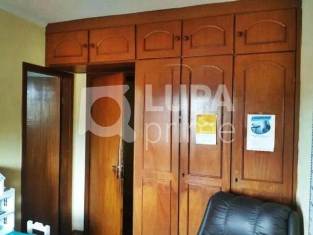 CASA COM 3 QUARTOS E 8 VAGAS DE GARAGEM À VENDA NA VILA ISOLINA MAZZEI