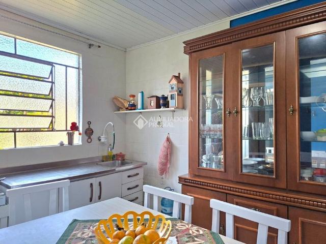 Casa com 3 quartos e 115m² para alugar em Hípica, Porto Alegre