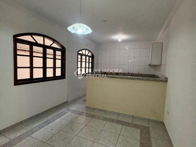 Casa com 3 quartos e 125m² para alugar em Vila Scarpelli, Santo André