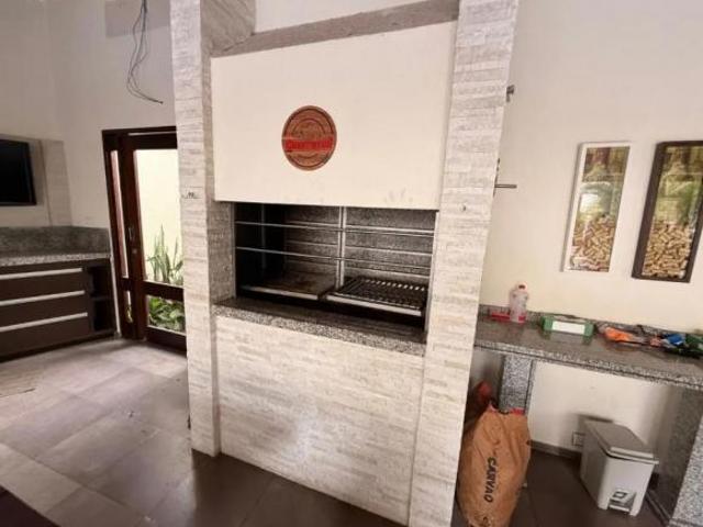 Casa com 3 quartos e 130 m² à venda no Centro