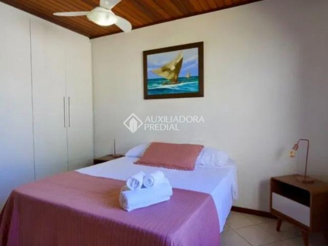 Casa com 3 quartos e 150m² para alugar em Campeche, Florianópolis