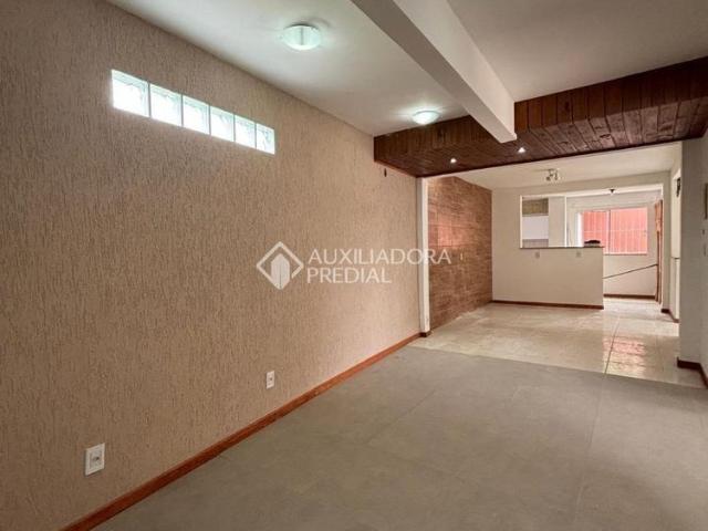 Casa com 3 quartos e 150m² para alugar em Campeche, Florianópolis