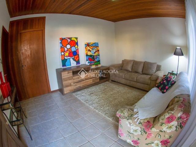 Casa com 3 quartos e 180m² para alugar em Campeche, Florianópolis