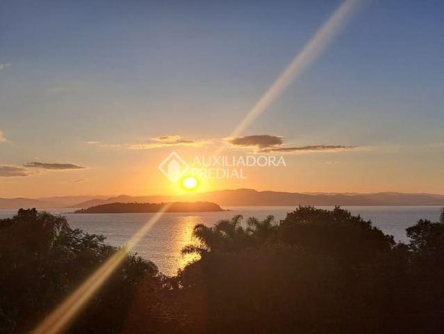 Casa com 3 quartos e 180m² para alugar em Sambaqui, Florianópolis