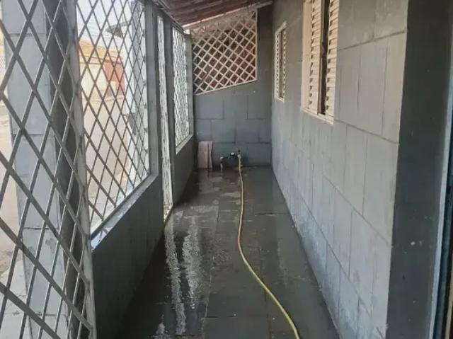 Casa com 3 Quartos e 1 banheiro à Venda, 106 m² por R$ 90.000