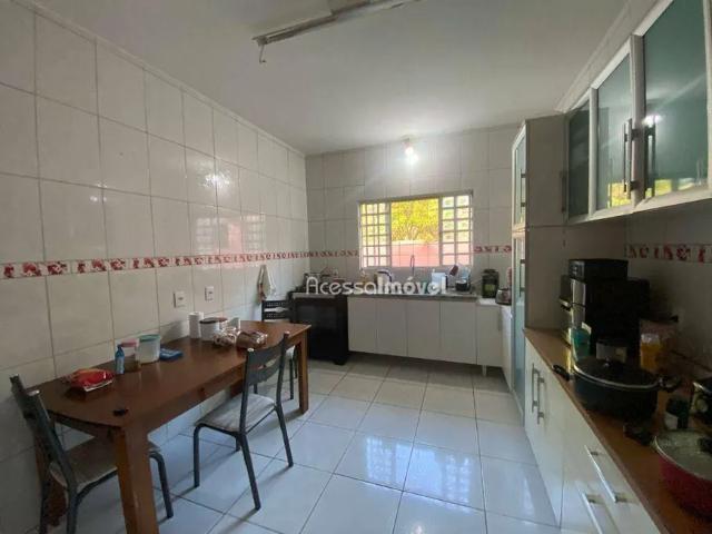 Casa com 3 Quartos e 1 banheiro à Venda, 119 m² por R$ 480.000