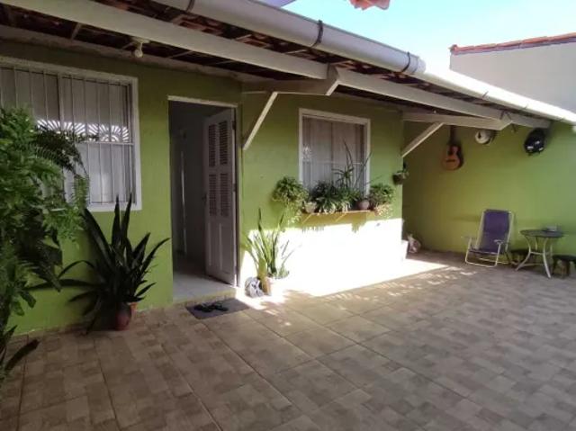 Casa com 3 Quartos e 1 banheiro à Venda, 126 m² por R$ 230.000